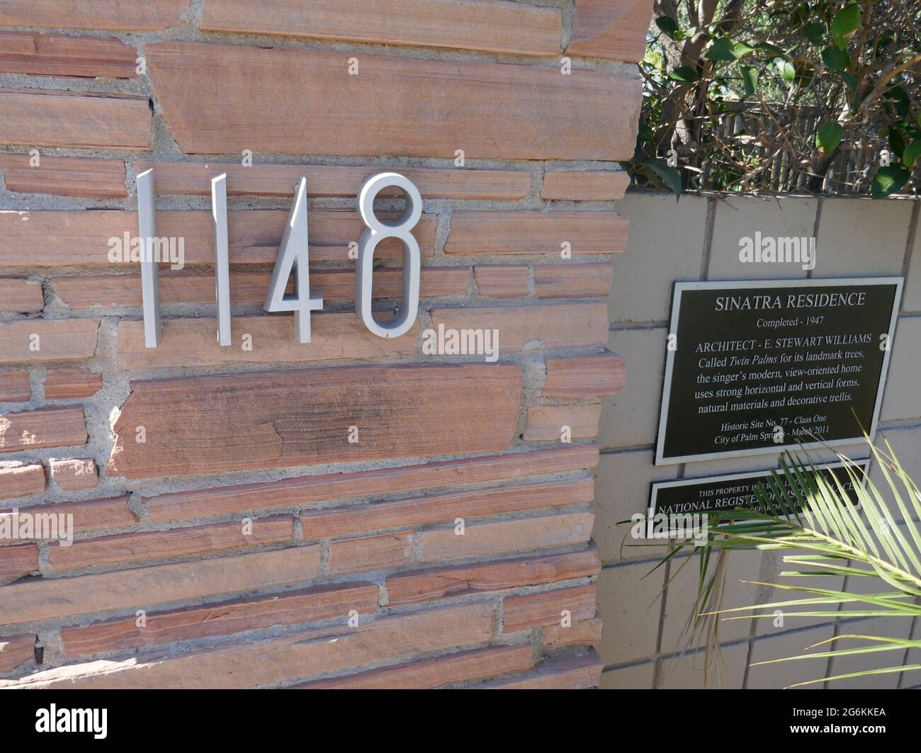 Sinatra house palm springs twin palms hi-res stock photography and ...