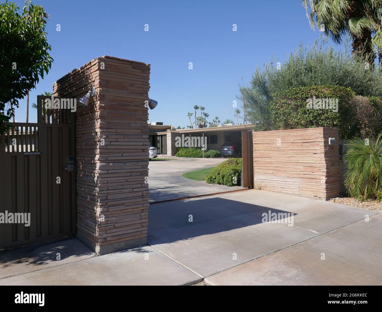 Frank sinatra house palm springs hi-res stock photography and images ...