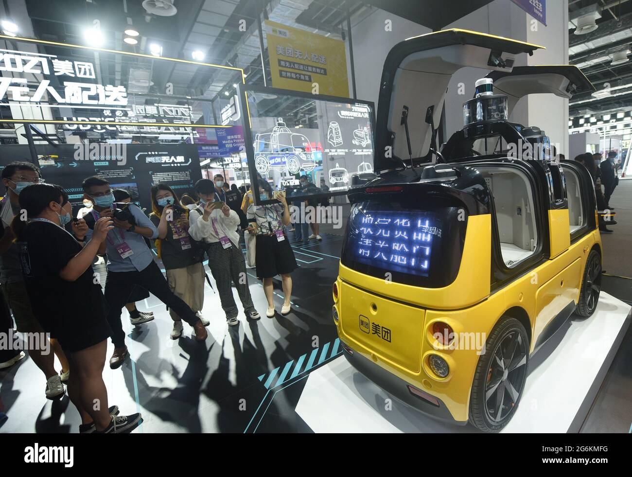 SHANGHAI, CHINA - JULY 7, 2021 - Viewers watch Meituan's unmanned cargo ...