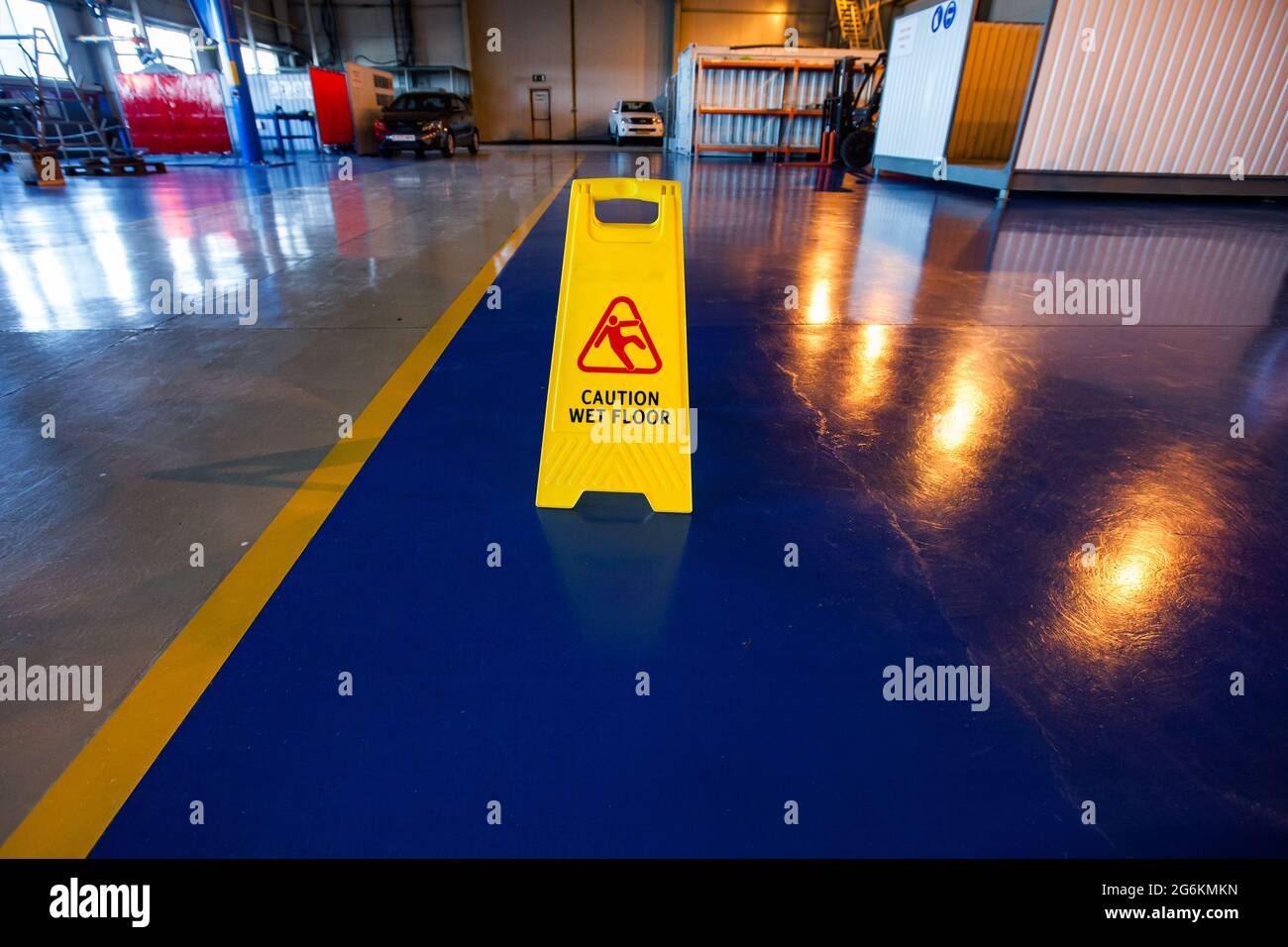 Yellow safety stripes hi-res stock photography and images - Alamy