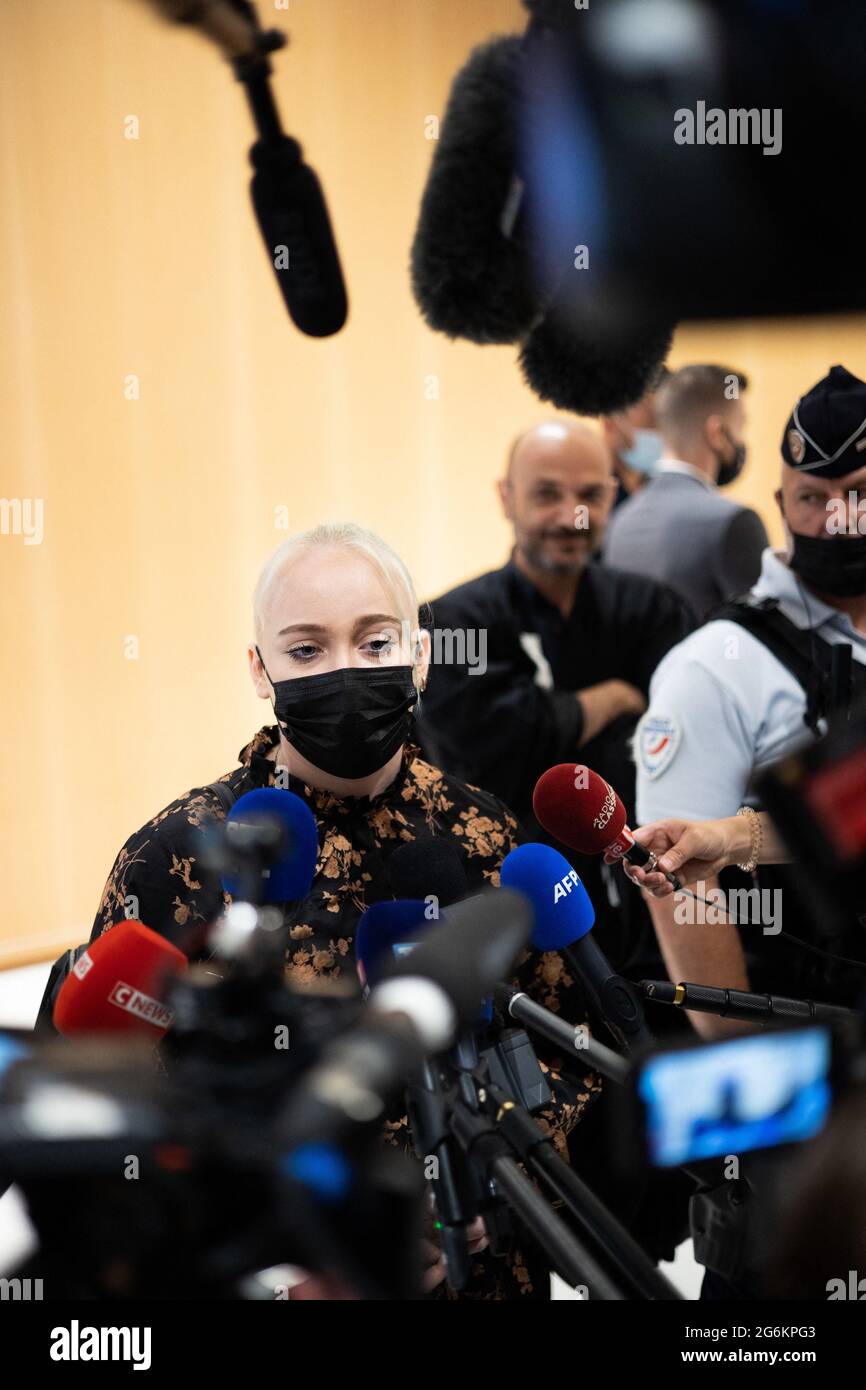 The teenager identifying herself online as Mila makes a statement to ...