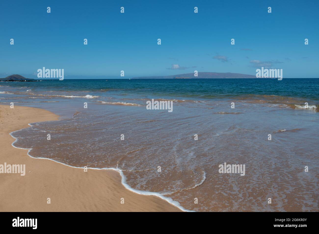 Calm sea beach background. Summer tropical beach with sand. Ocean water ...