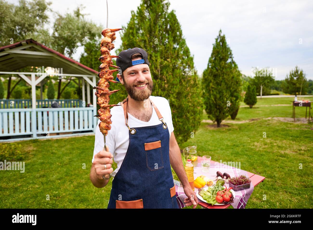 Man eating chicken wings hi-res stock photography and images - Alamy