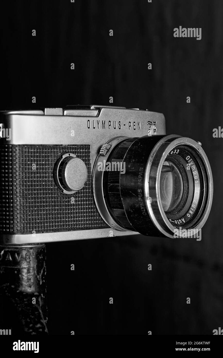 23-Jan-2005 Black and White Vintage Olympus-PEN F half-frame 35mm SLR ...