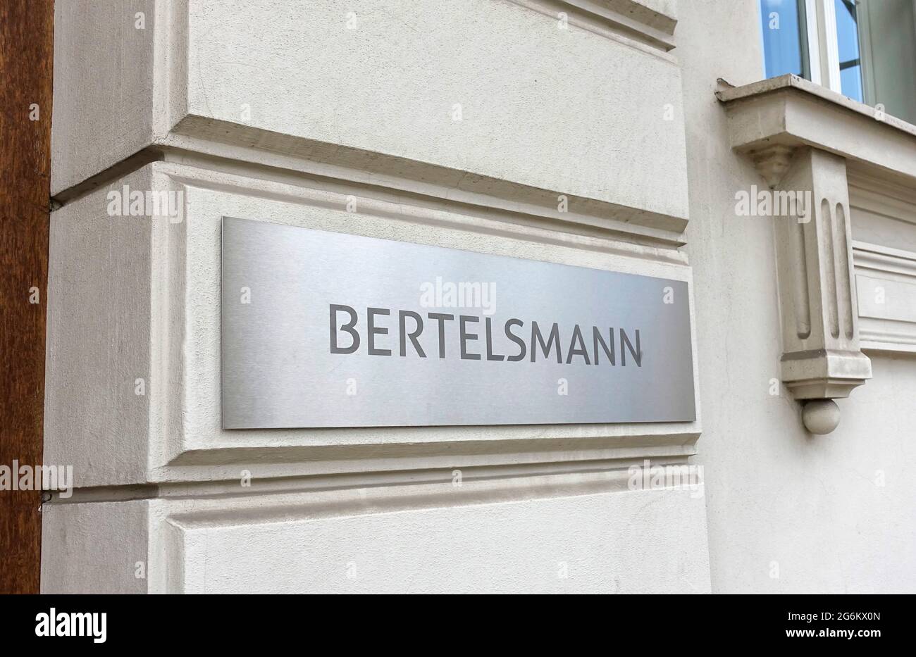 The bertelsmann building hi-res stock photography and images - Alamy