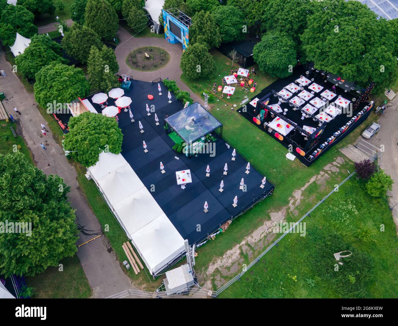 Crowd overhead view concert hi-res stock photography and images - Alamy