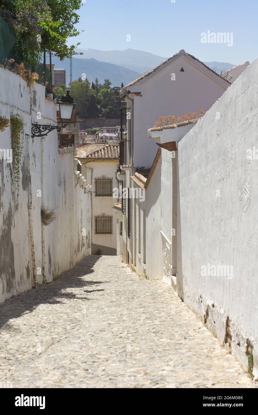 Abandoned street of Albaicin district during midday heat Stock Photo ...