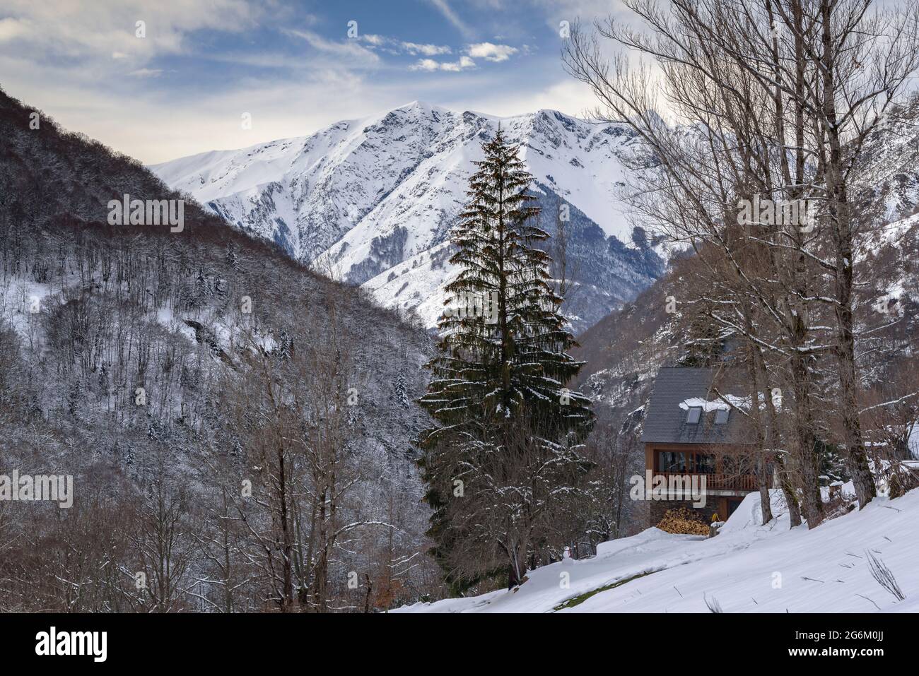 Arquitectura de campo bajo hi-res stock photography and images - Alamy