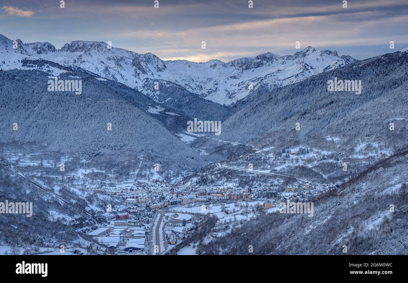 Village de roche rouge hi-res stock photography and images - Alamy