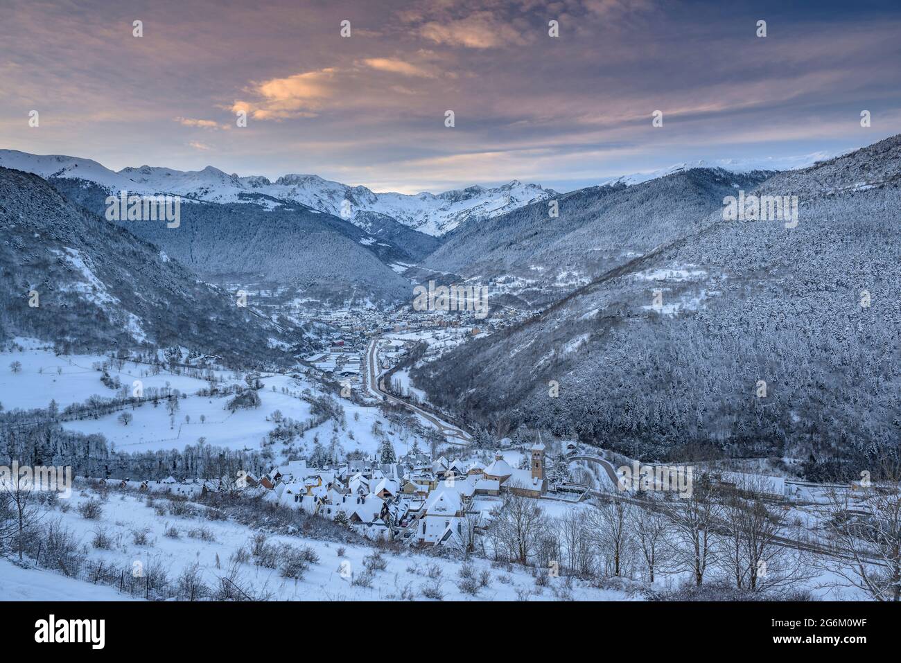 Village de roche rouge hi-res stock photography and images - Alamy