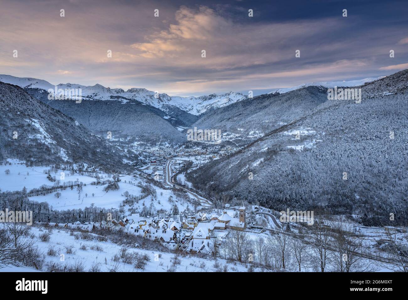 Village de roche rouge hi-res stock photography and images - Alamy