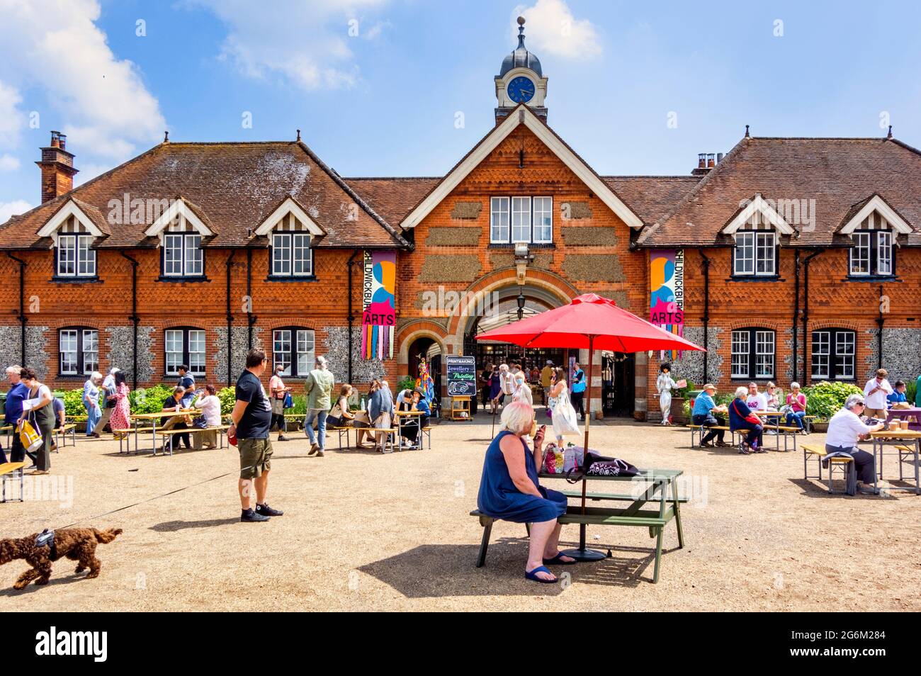 Courtyard childwickbury house hi-res stock photography and images - Alamy