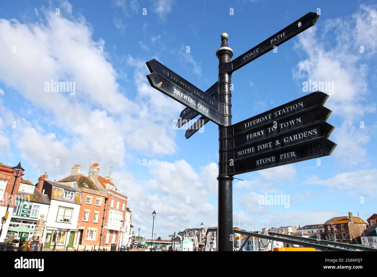 Old english town sign hi-res stock photography and images - Alamy