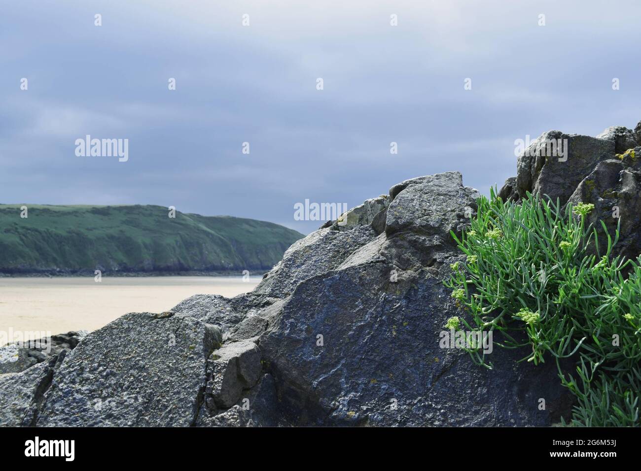 North devon coast rock formation hi-res stock photography and images ...