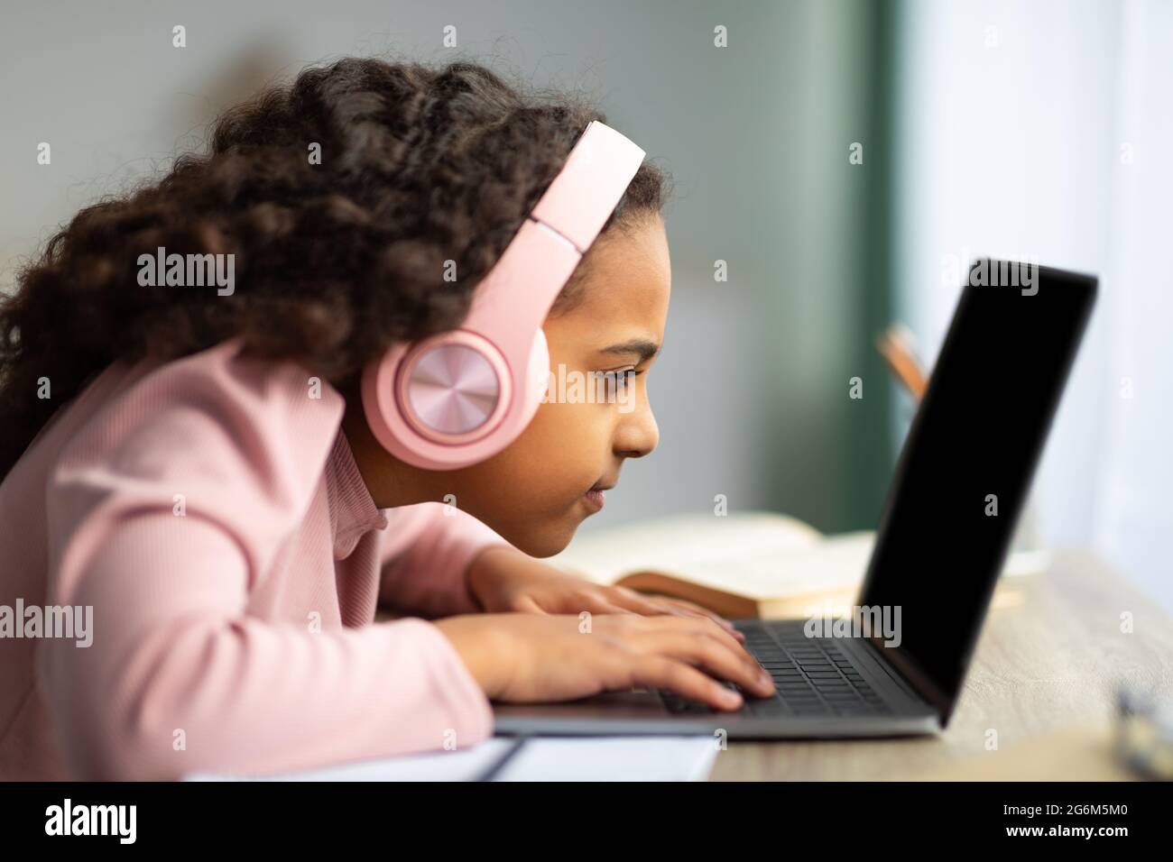 Myopia child hi-res stock photography and images - Alamy