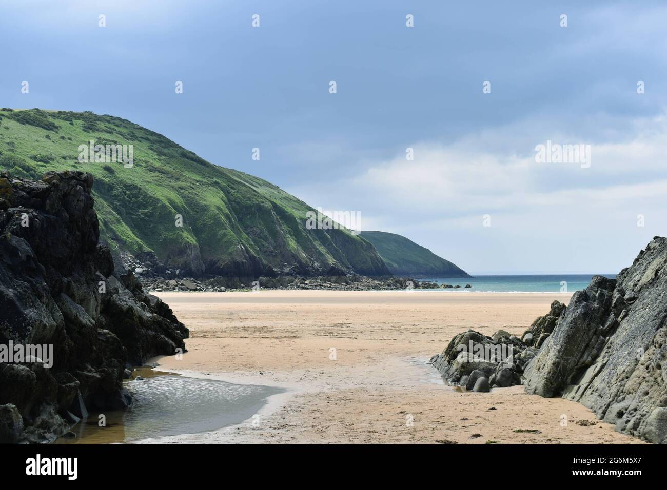 North devon coast rock formation hi-res stock photography and images ...