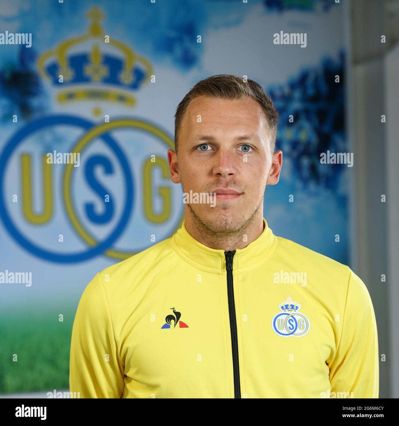 Union's Senne Lynen poses for the photographer at the 2021-2022 season ...