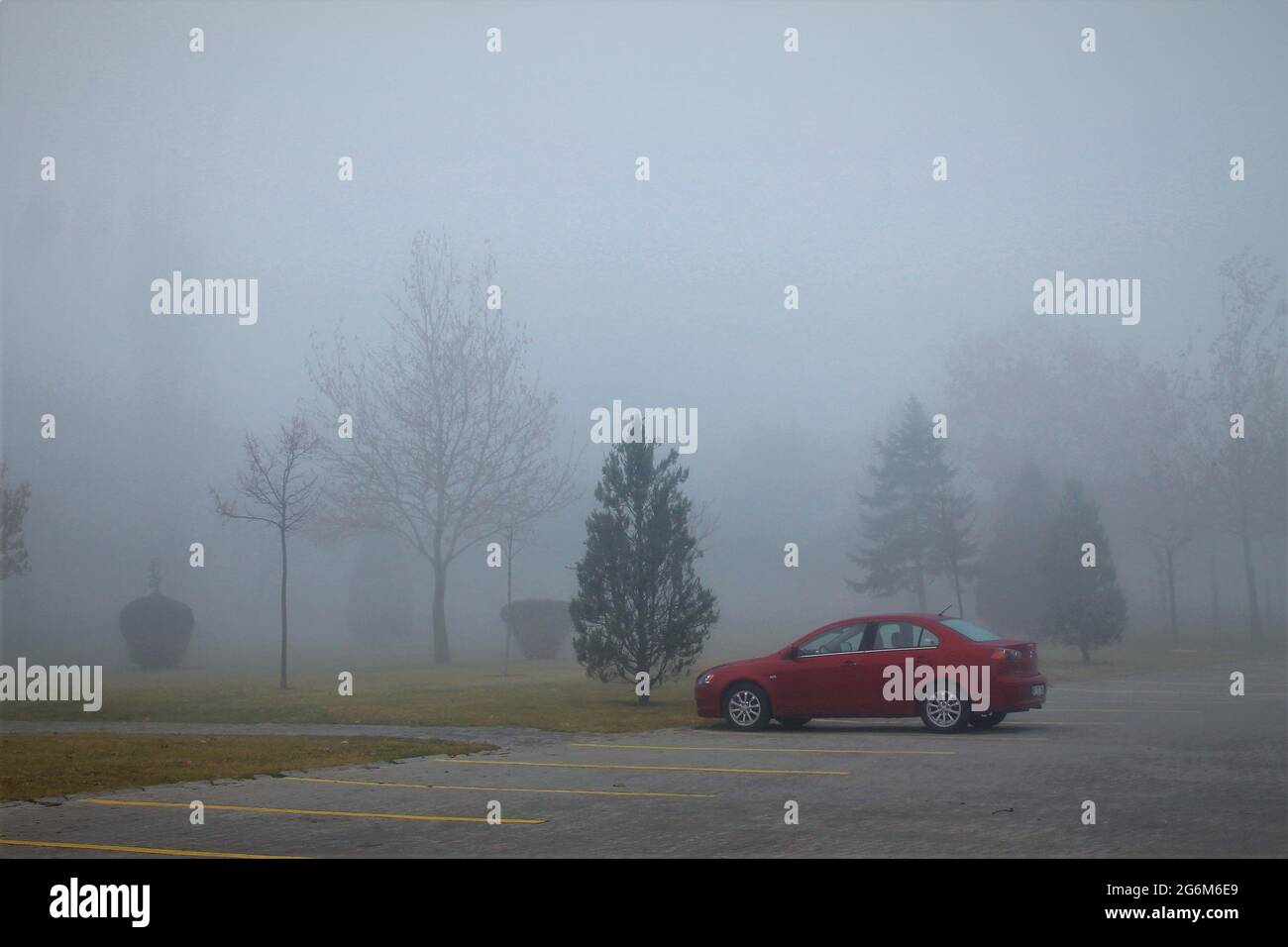 Car with fog hi-res stock photography and images - Alamy
