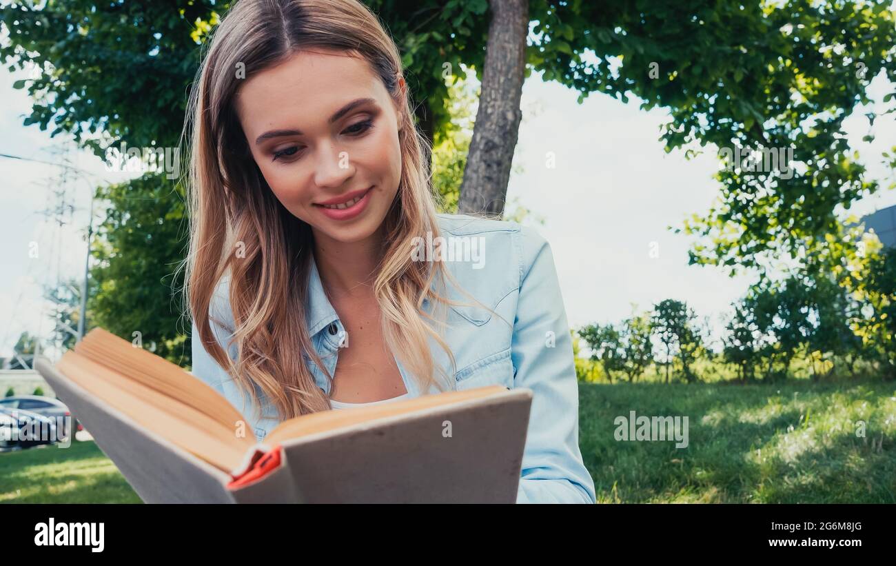 Young student reading book hi-res stock photography and images - Alamy
