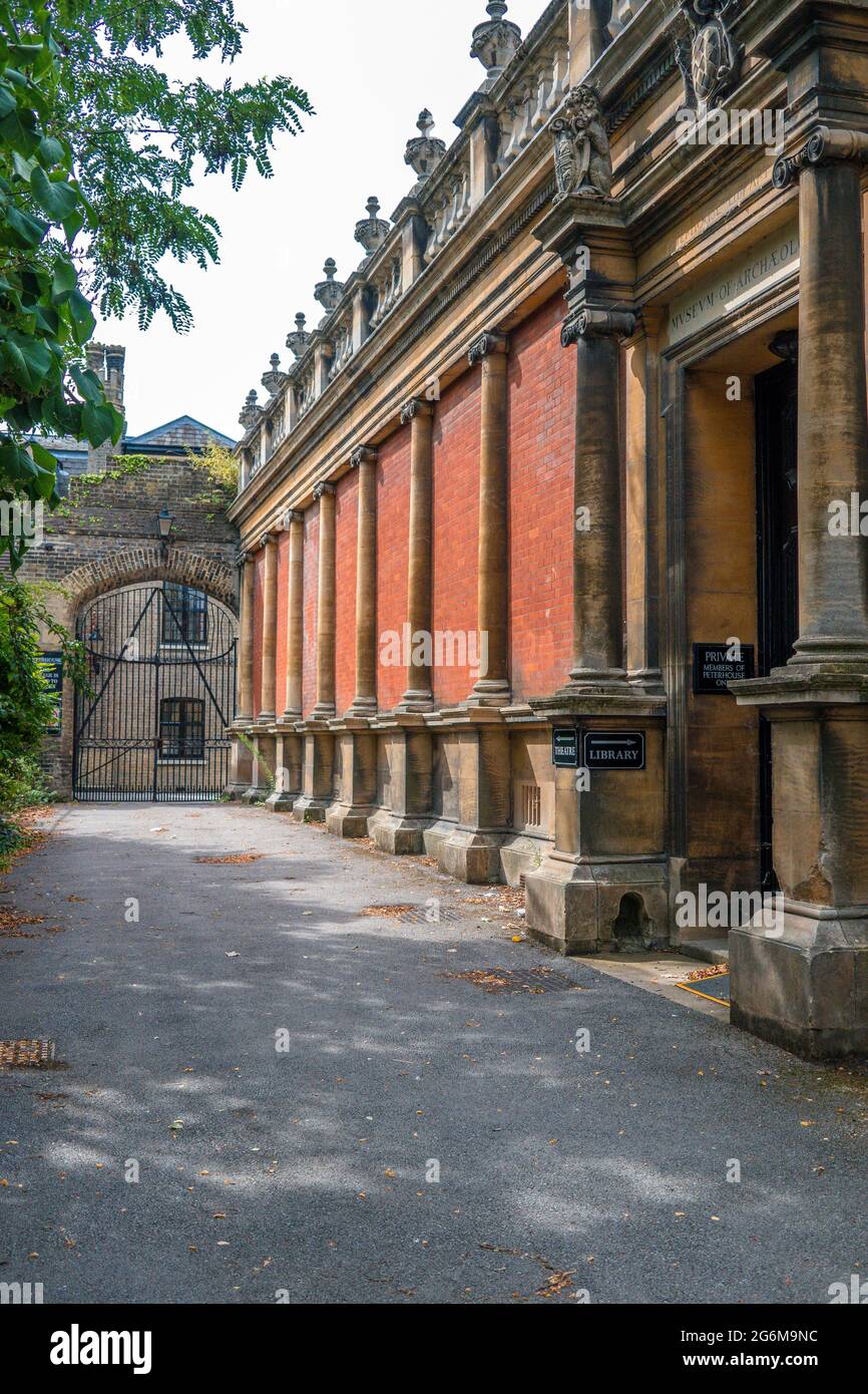 Peterhouse library cambridge hi-res stock photography and images - Alamy