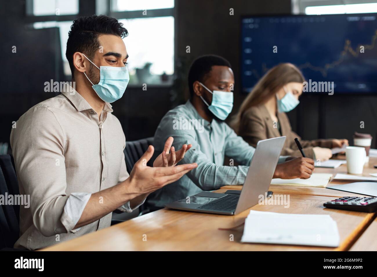 Team video call hi-res stock photography and images - Alamy
