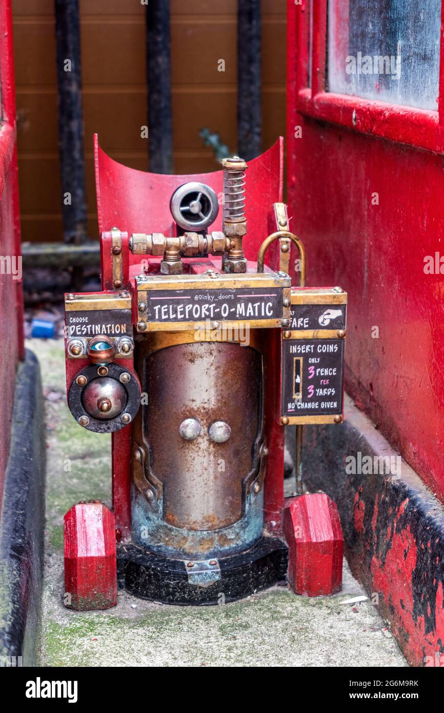 Dinky door art hi-res stock photography and images - Alamy