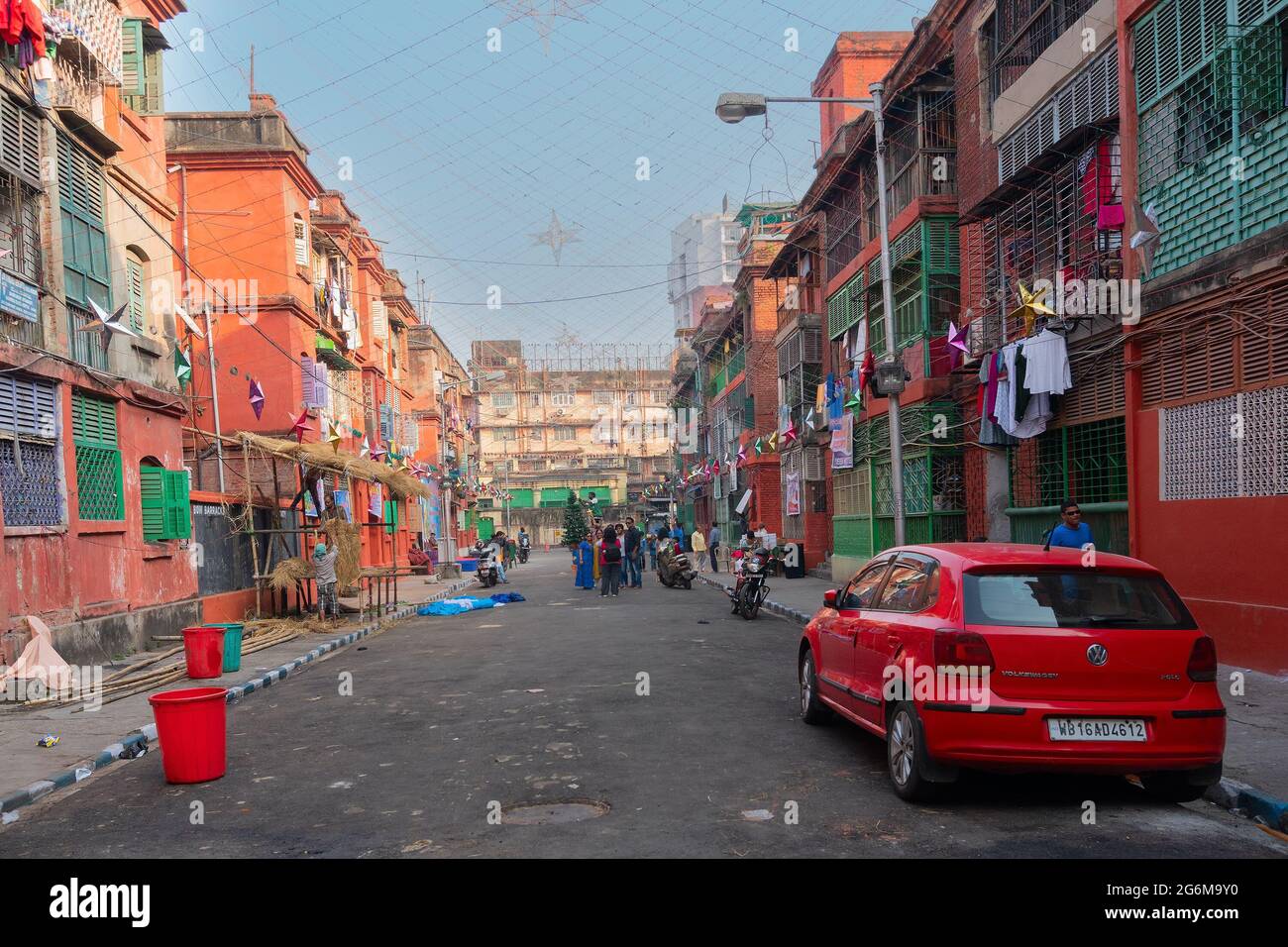 KOLKATA, WEST BENGAL, INDIA - DECEMBER 24TH 2017 : Bow barracks - walls ...