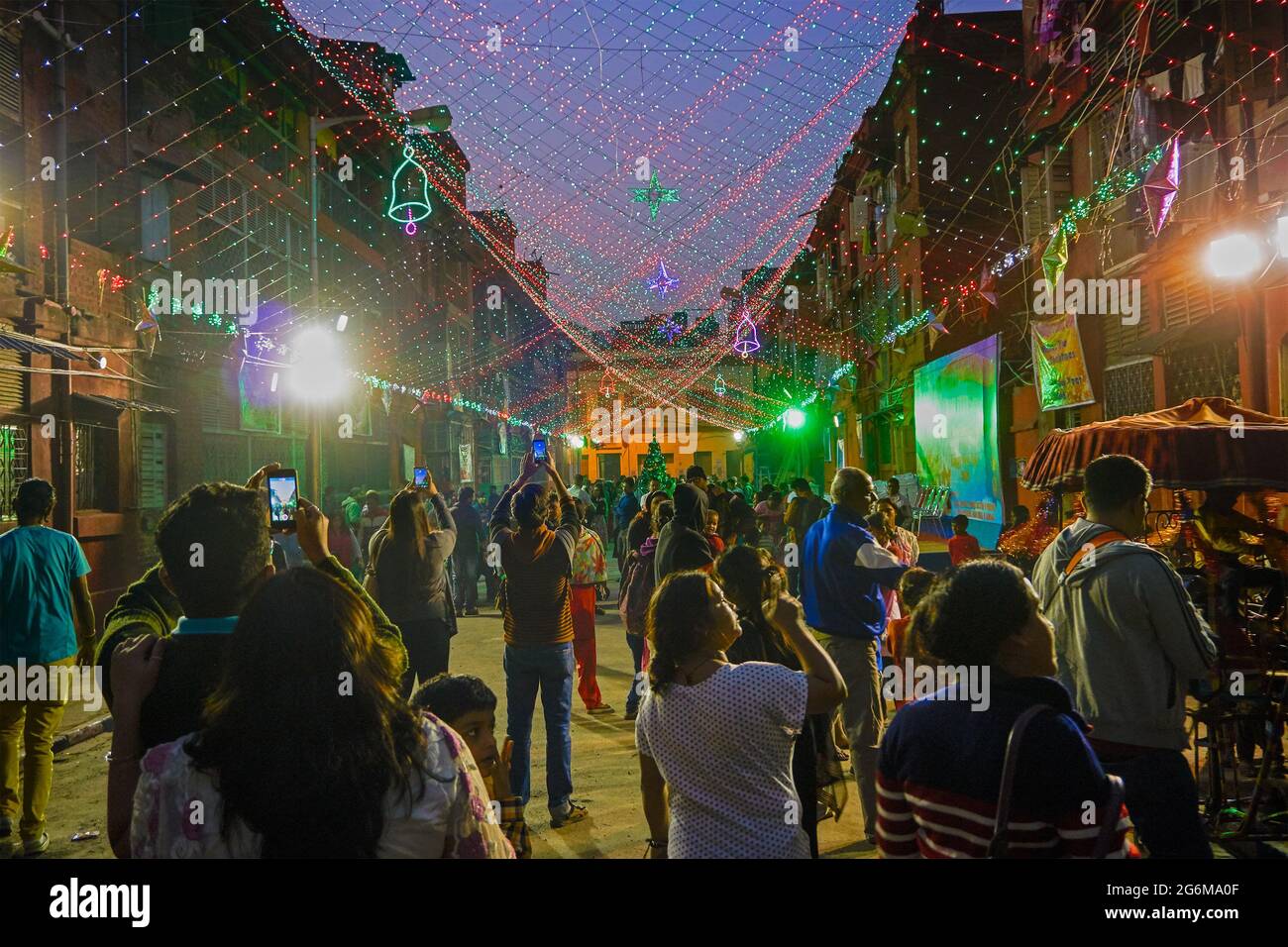 Overhead crowd party hi-res stock photography and images - Alamy