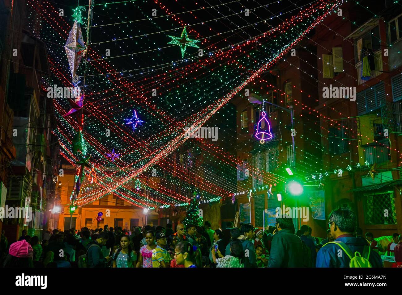 Overhead crowd party hi-res stock photography and images - Alamy