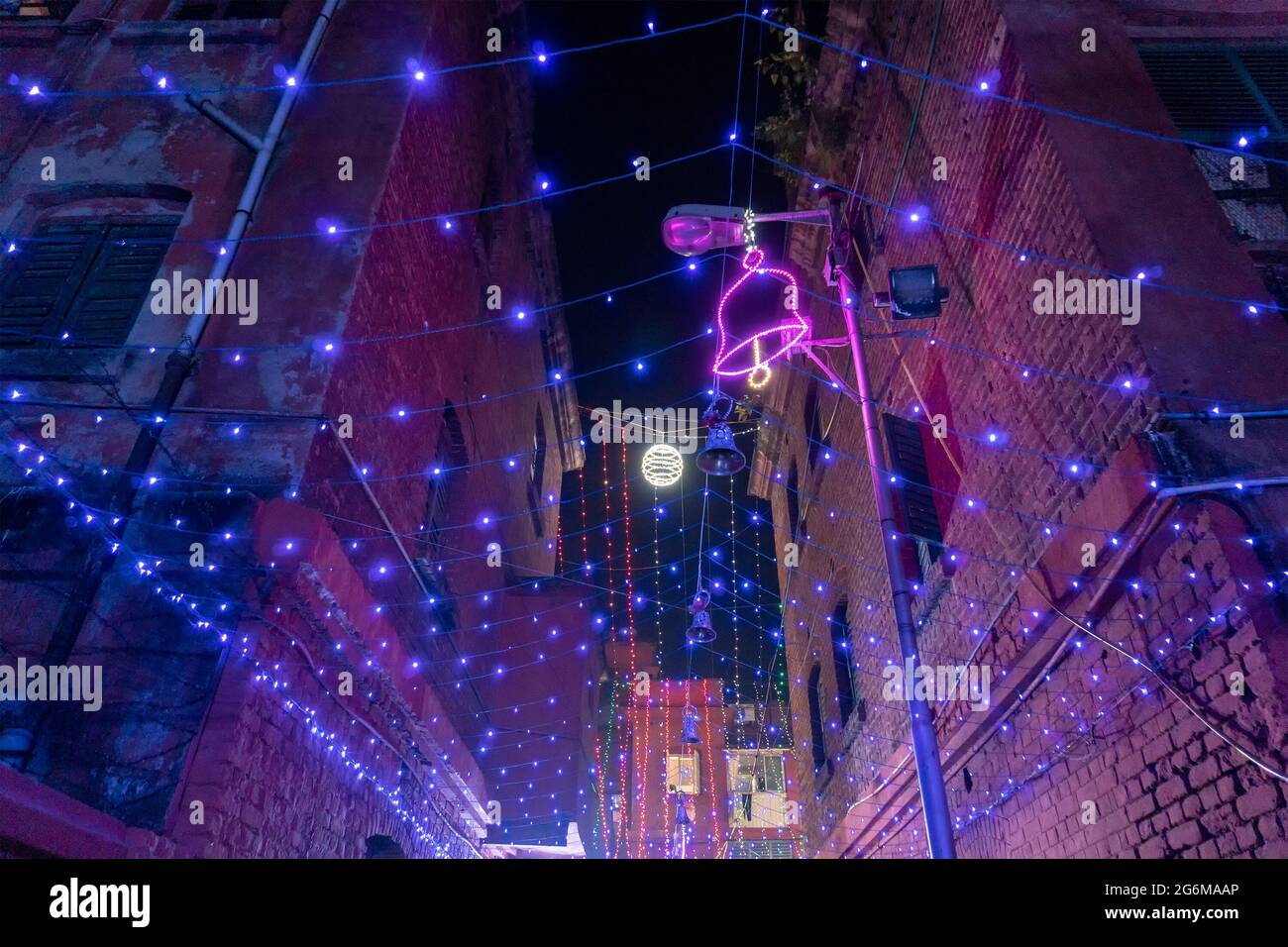 Decorative overhead street lights hi-res stock photography and images ...