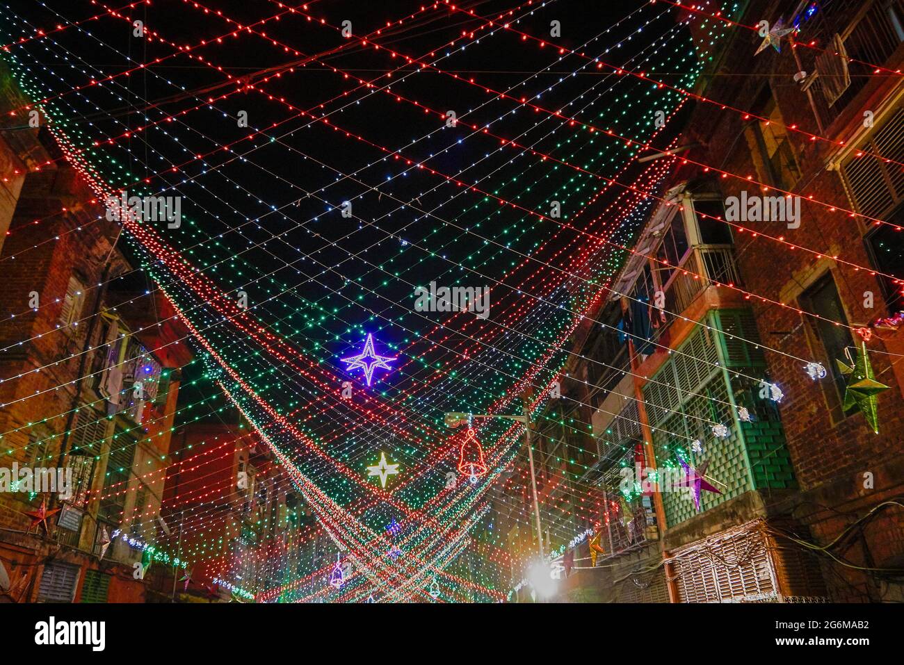 KOLKATA, WEST BENGAL, INDIA - DECEMBER 24TH 2017 : Street is decoarted ...