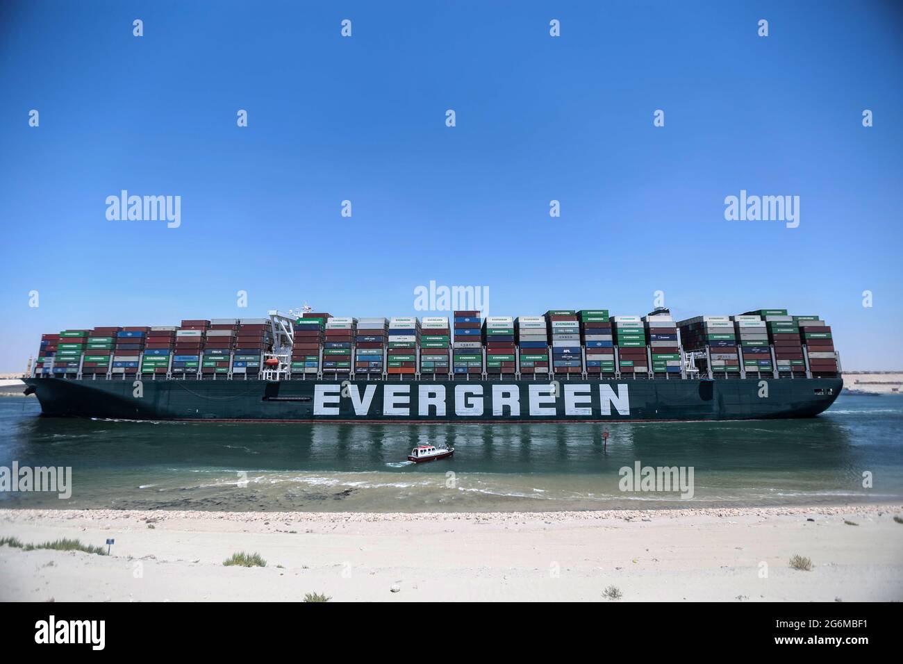 Ever given suez canal hi-res stock photography and images - Alamy