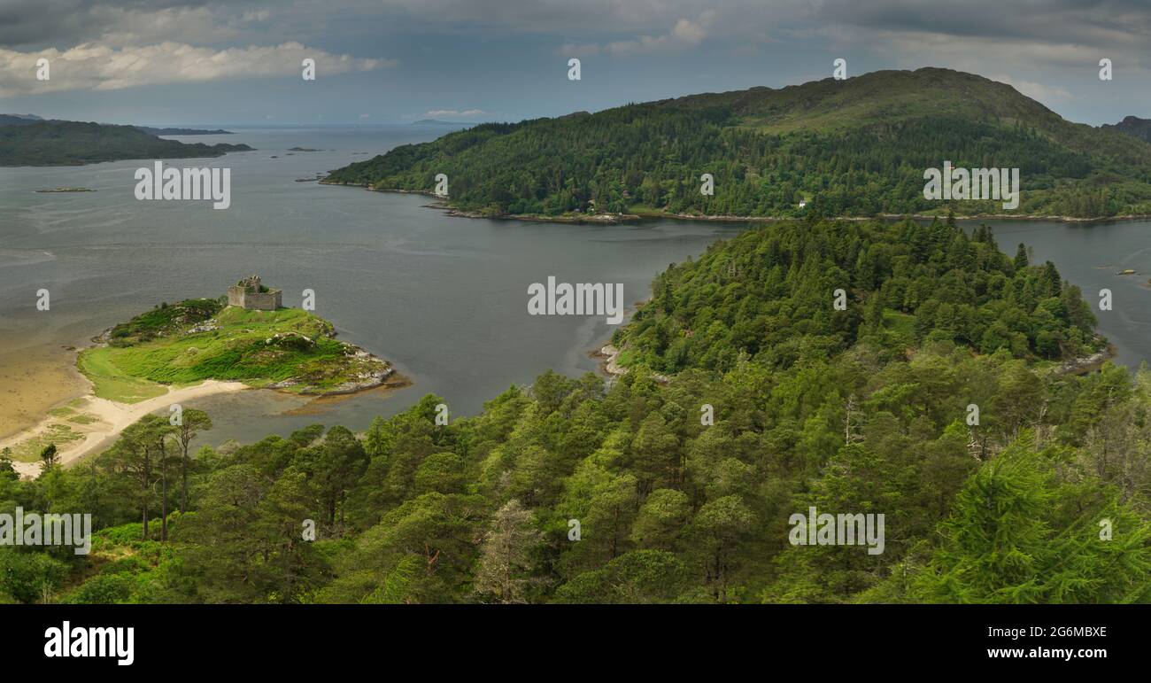 Tioram castle hi-res stock photography and images - Alamy