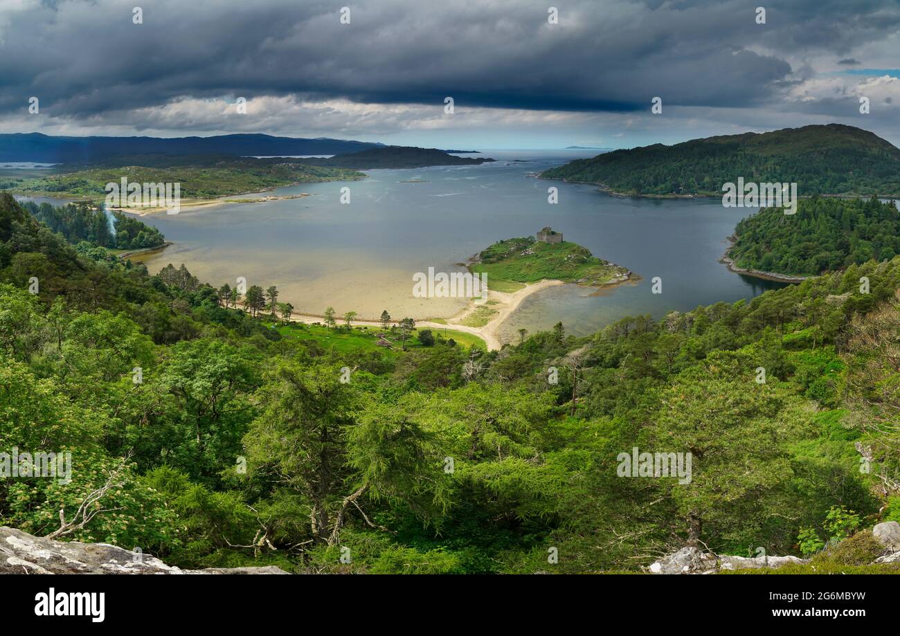 Tioram castle hi-res stock photography and images - Alamy