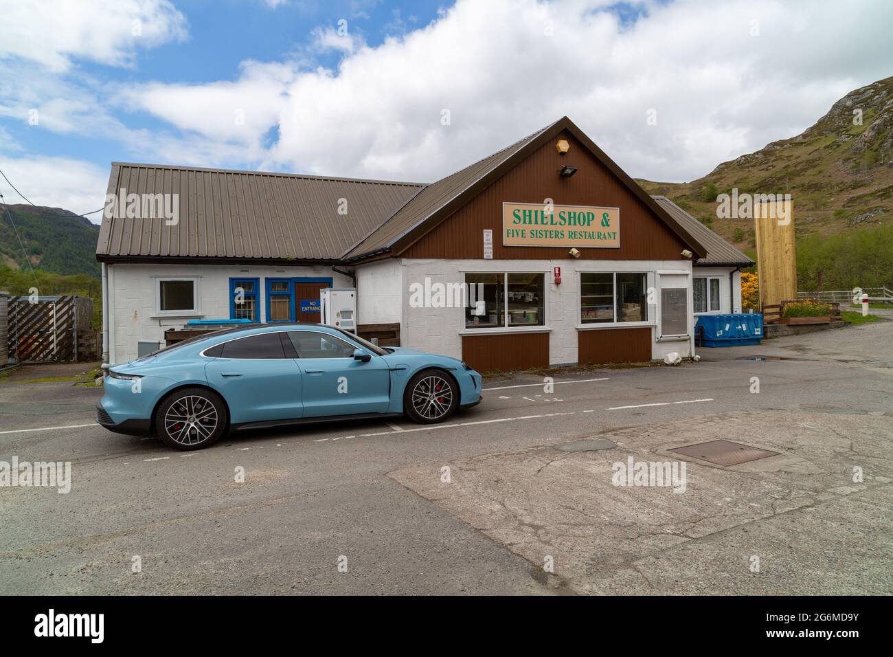 Battery charger for military use hi-res stock photography and images ...
