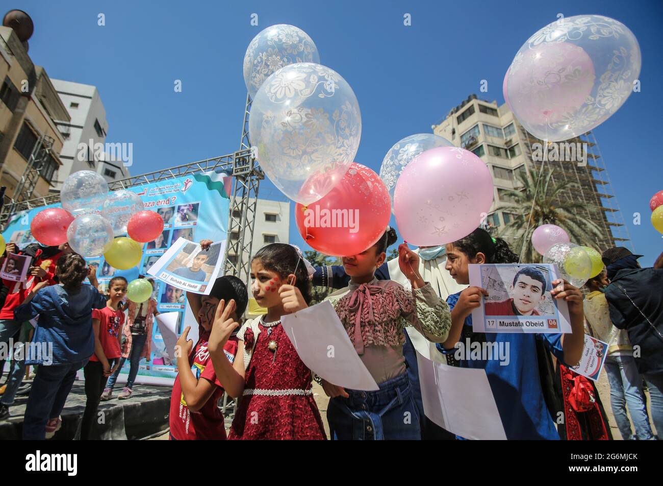 Gaza, Palestine. 07th July, 2021. Palestinian children release balloons ...