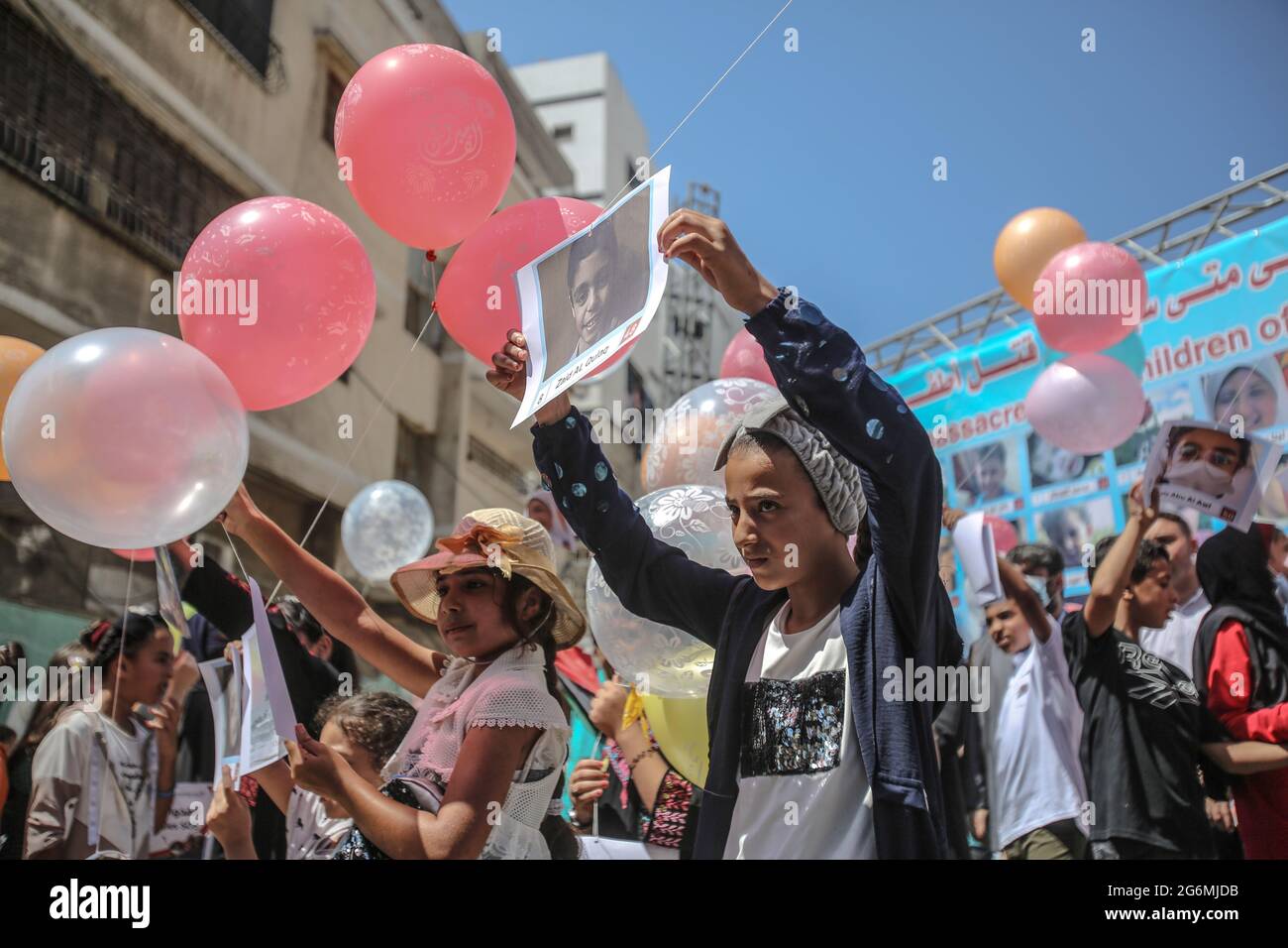 Gaza, Palestine. 07th July, 2021. Palestinian children release balloons ...