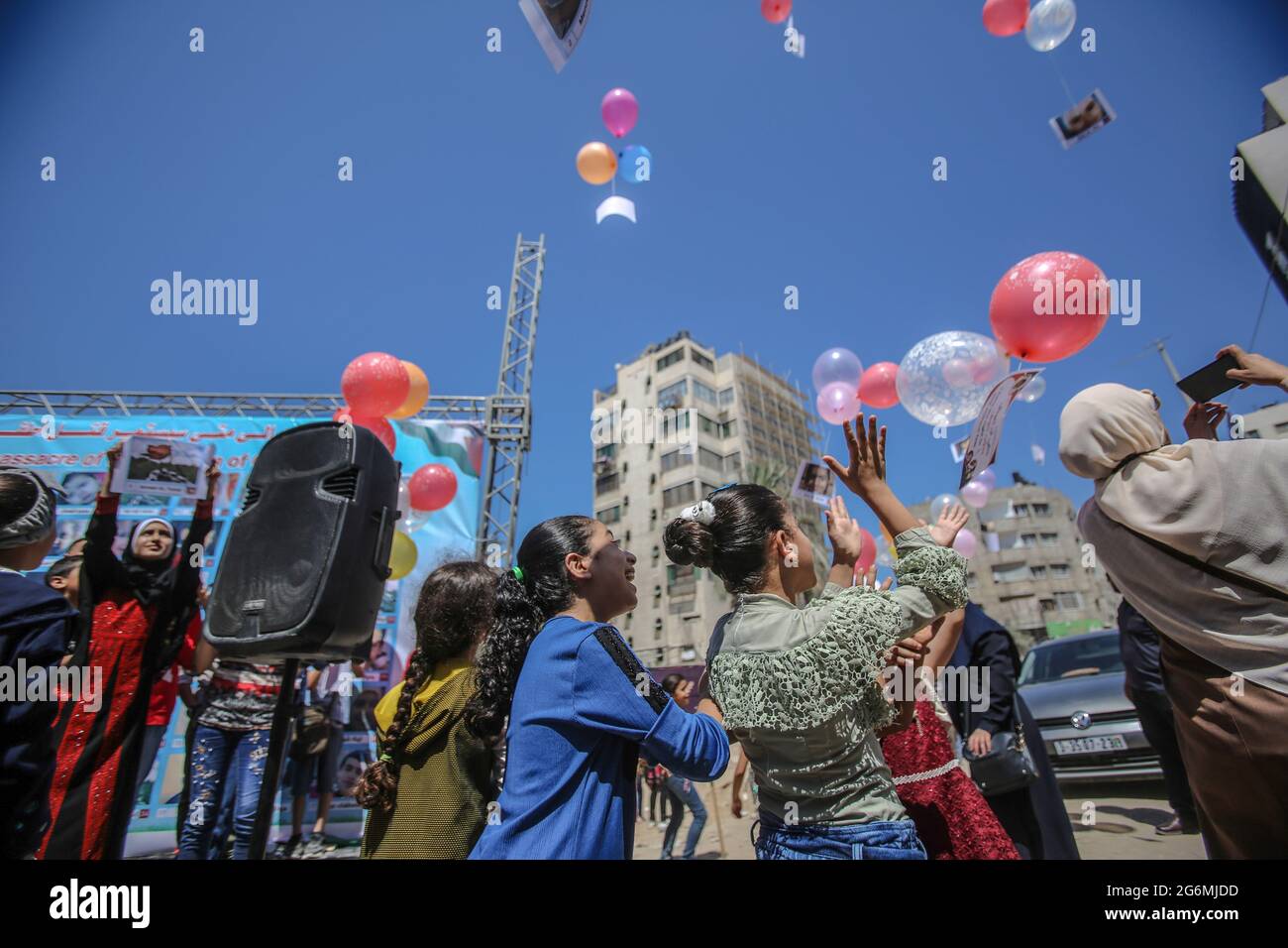 Gaza, Palestine. 07th July, 2021. Palestinian children release balloons ...