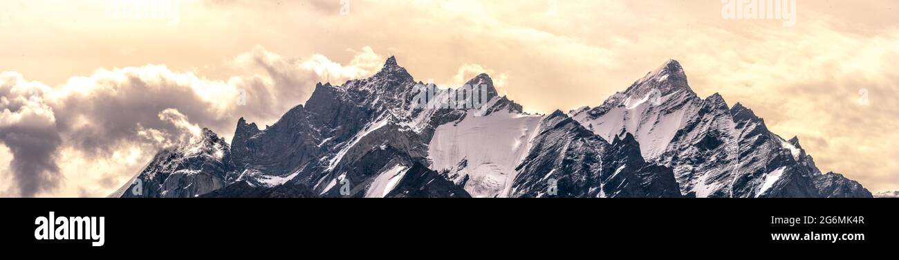 Nun kun massif hi-res stock photography and images - Alamy