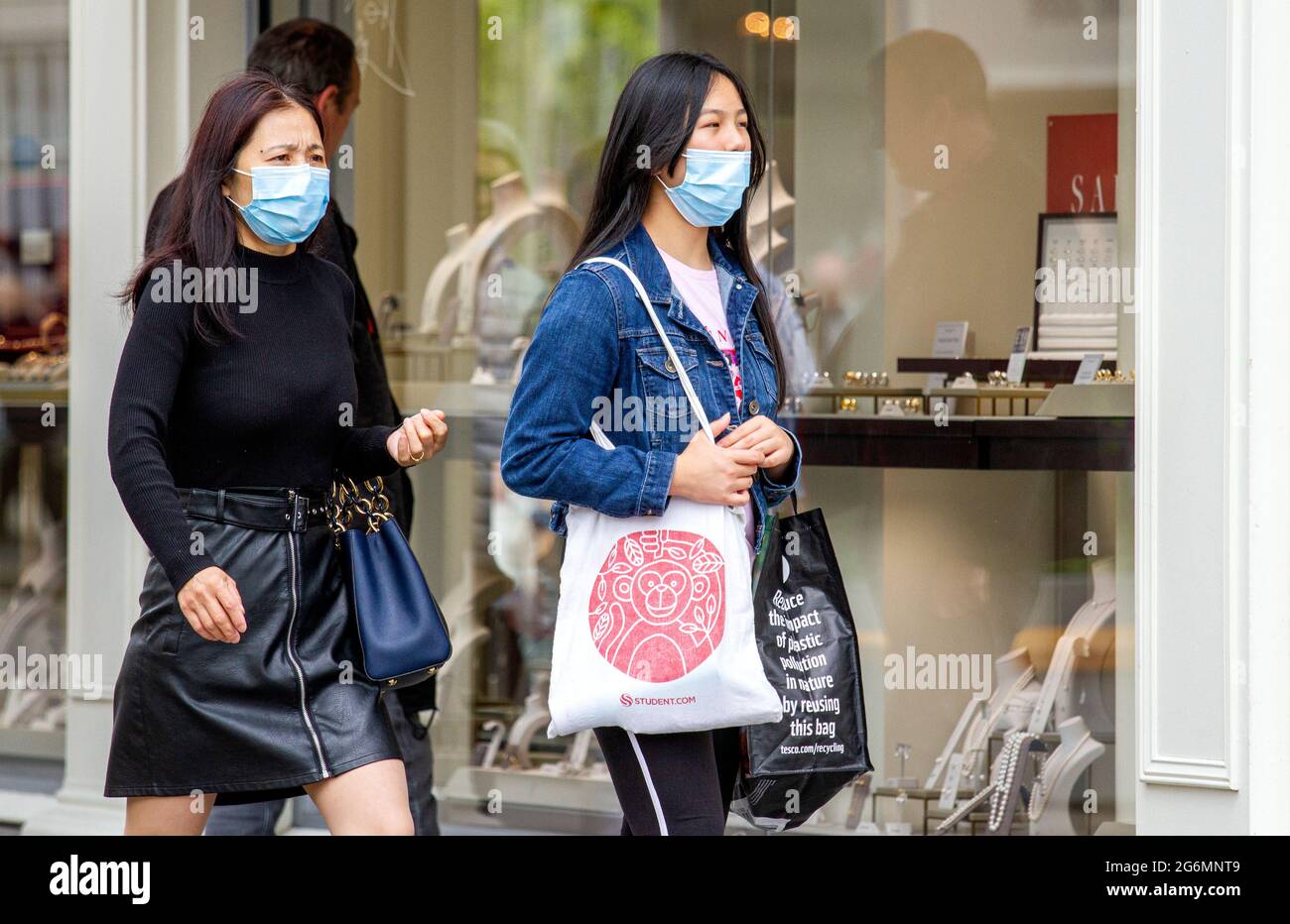 South east asian face coverings hi-res stock photography and images - Alamy
