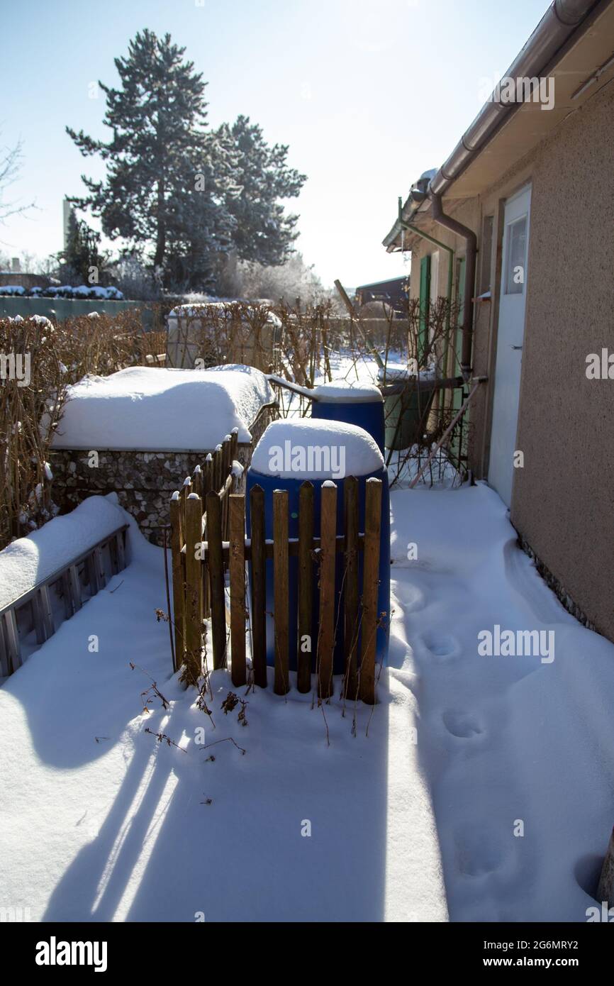 Covered gardening hi-res stock photography and images - Alamy