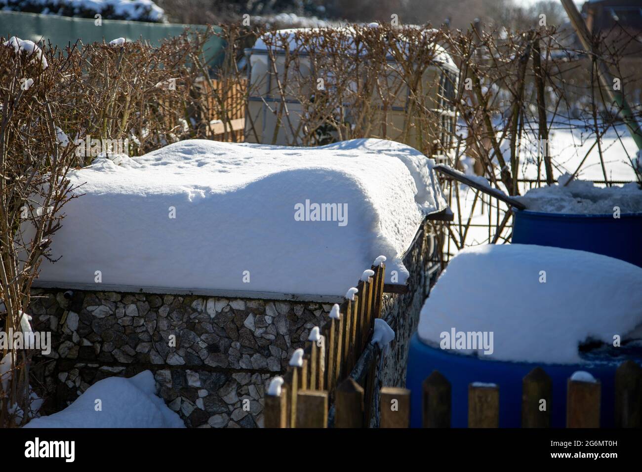 Covered gardening hi-res stock photography and images - Alamy