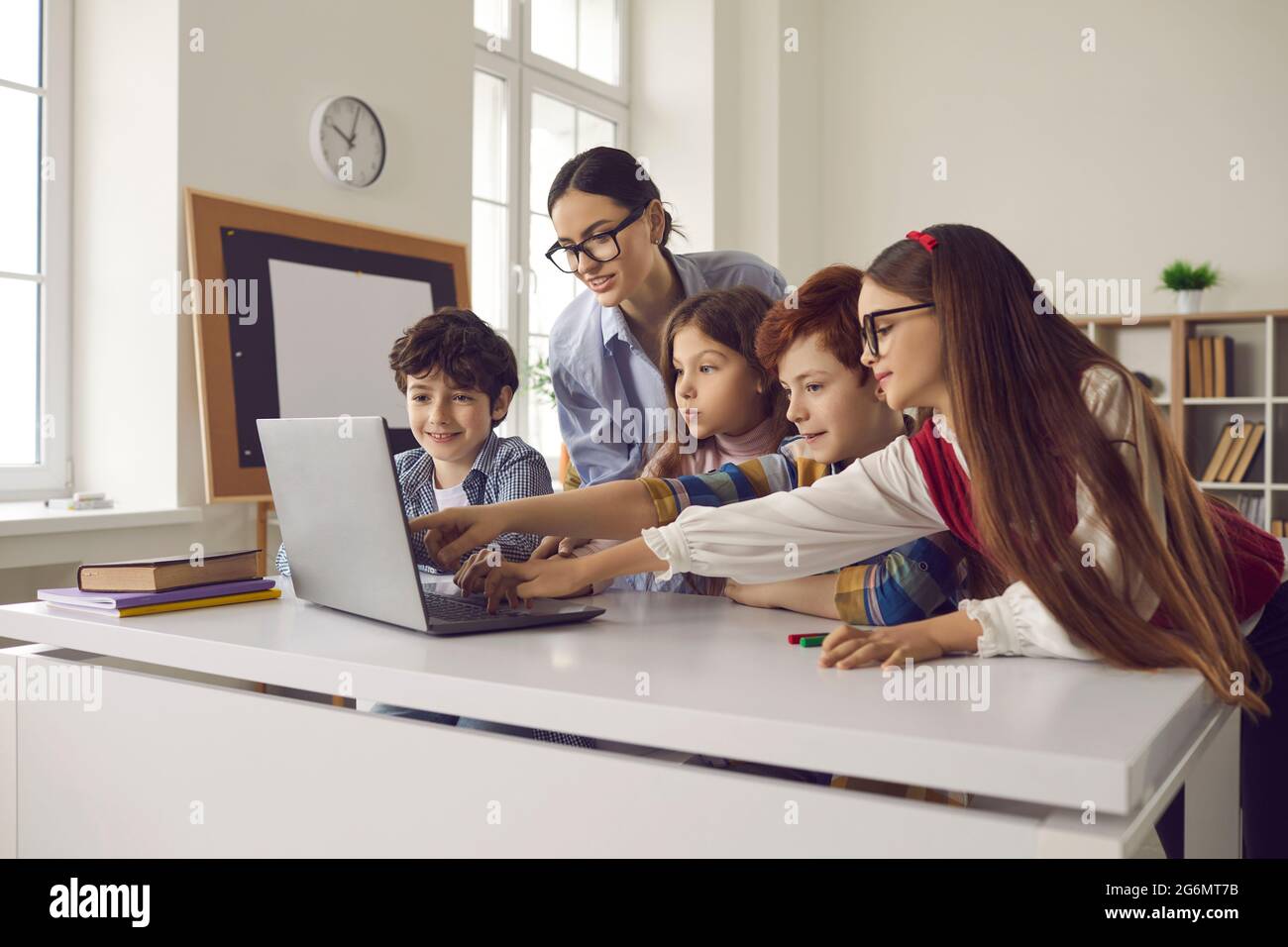 Children watching screen classroom hi-res stock photography and images ...