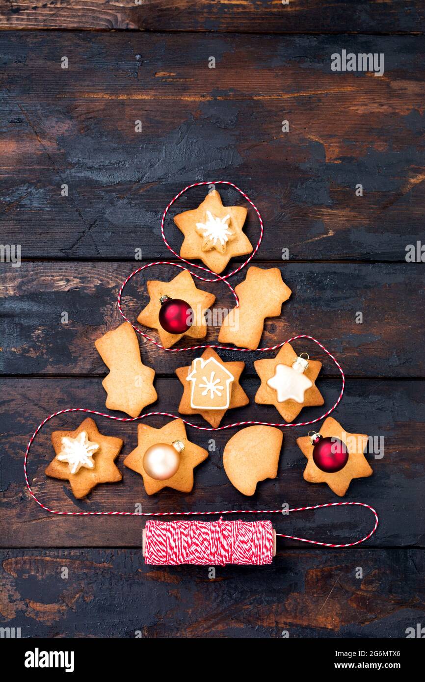 Gingerbread forms hi-res stock photography and images - Alamy