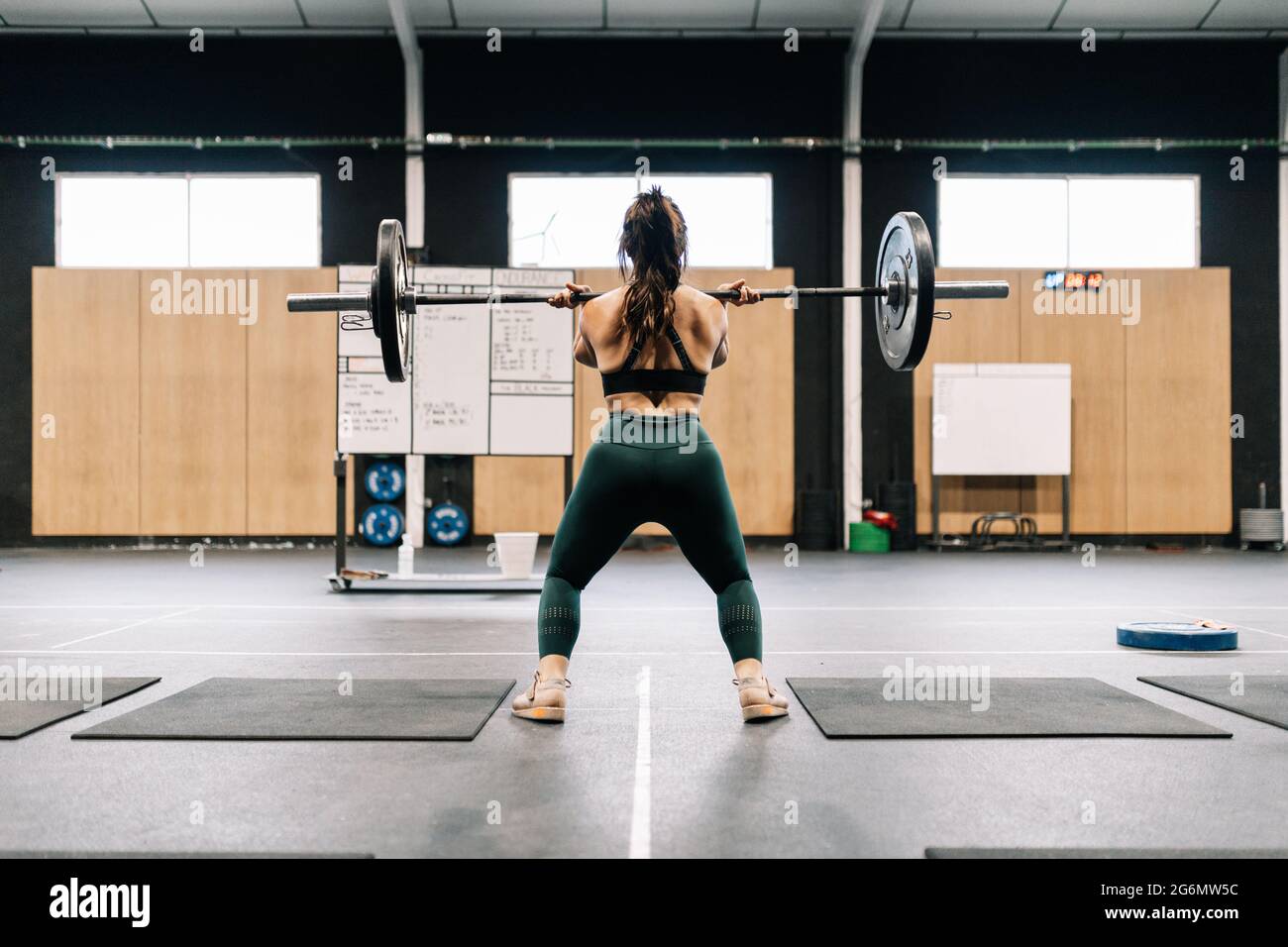 Back view female bodybuilder hi-res stock photography and images - Alamy