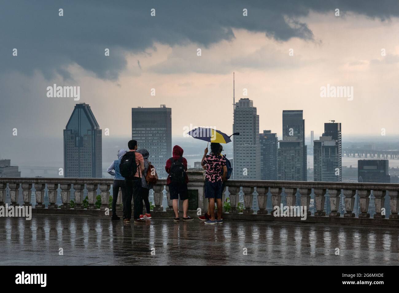 Montreal rain cloud hi-res stock photography and images - Alamy