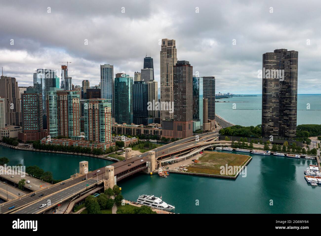 Water towers chicago hi-res stock photography and images - Alamy