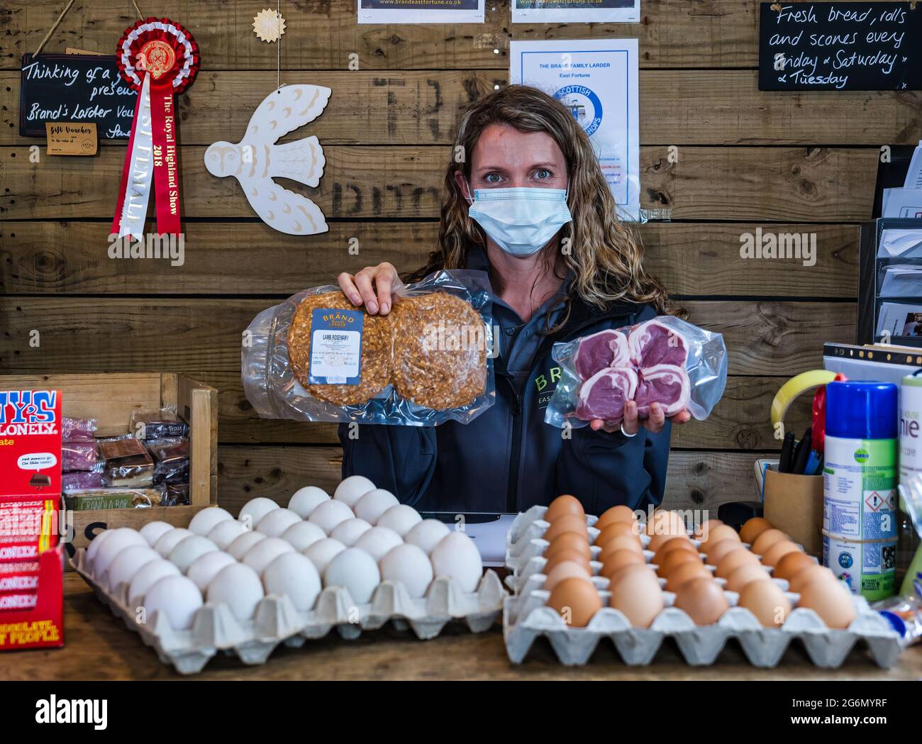 Uk shop assistant mask hi-res stock photography and images - Alamy