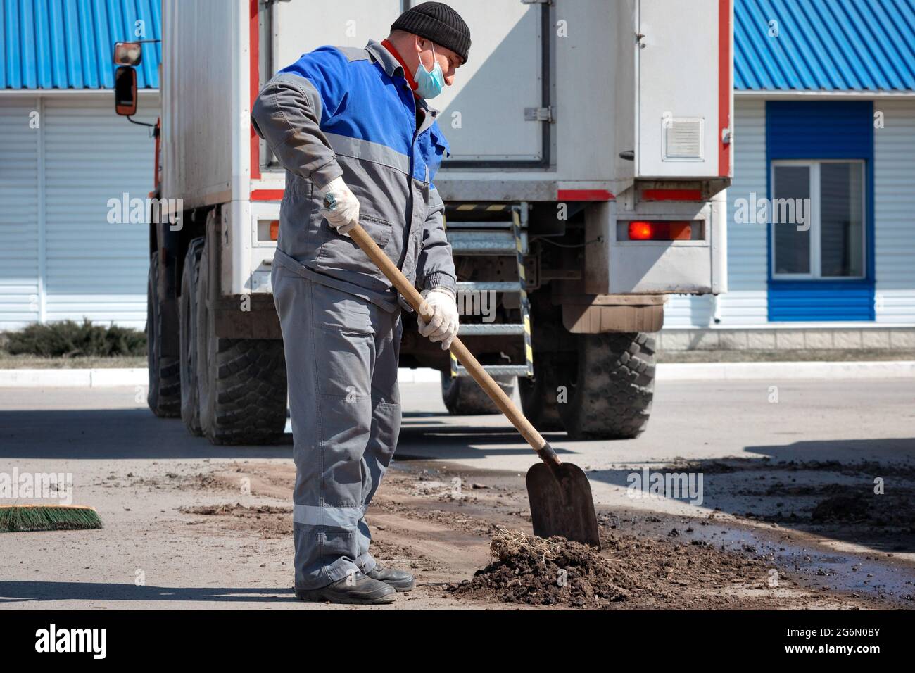 Male laborer hi-res stock photography and images - Alamy