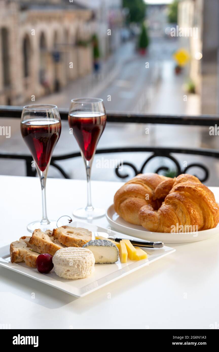 Kir royale champagne cocktail hi-res stock photography and images - Alamy